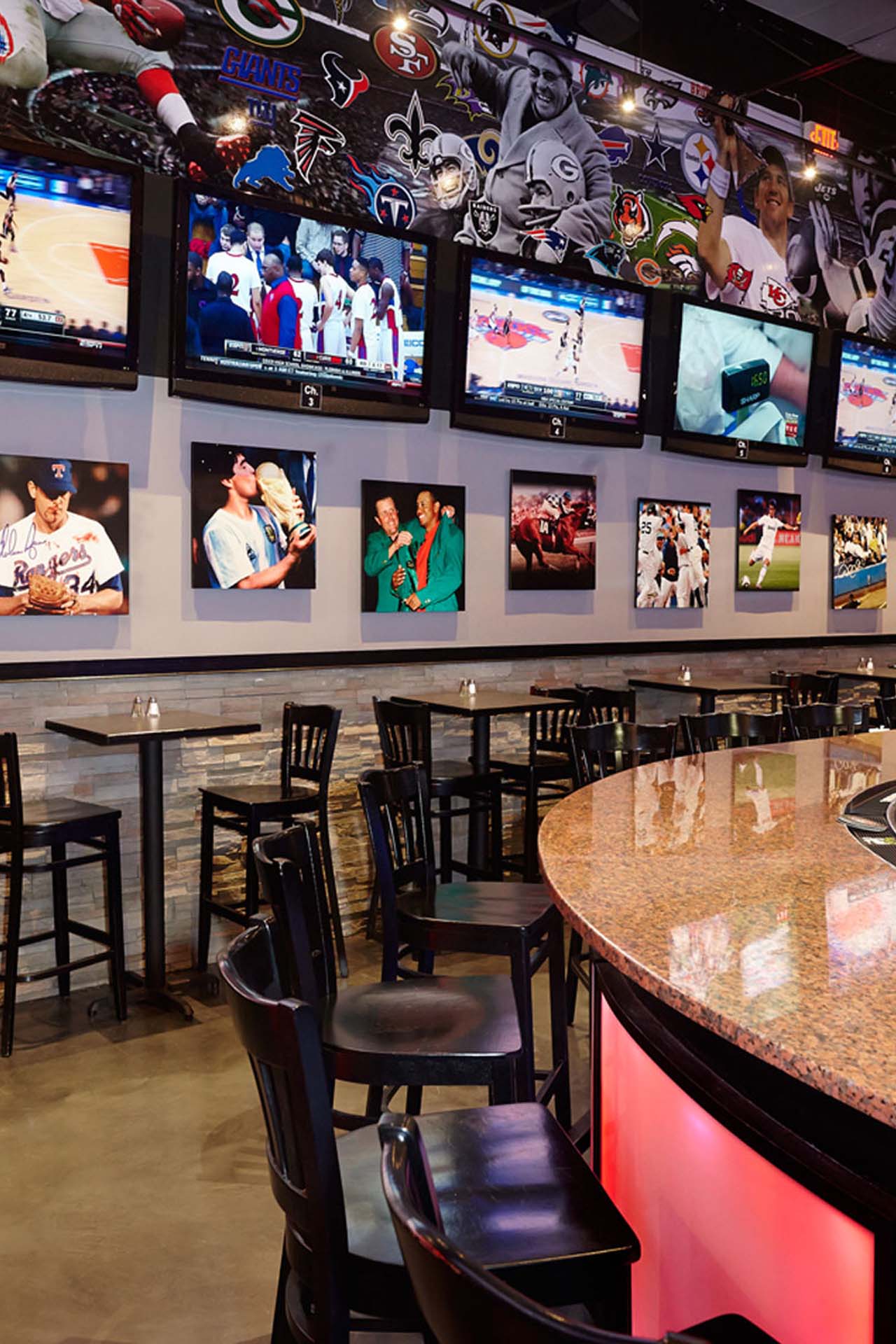 344 OCR - CARLE PLACE : Sports Themed Restaurant - Magnum Opus Architecture
